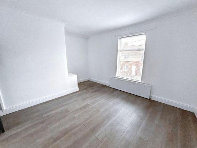 2 bed end of terrace house to rent in DL17