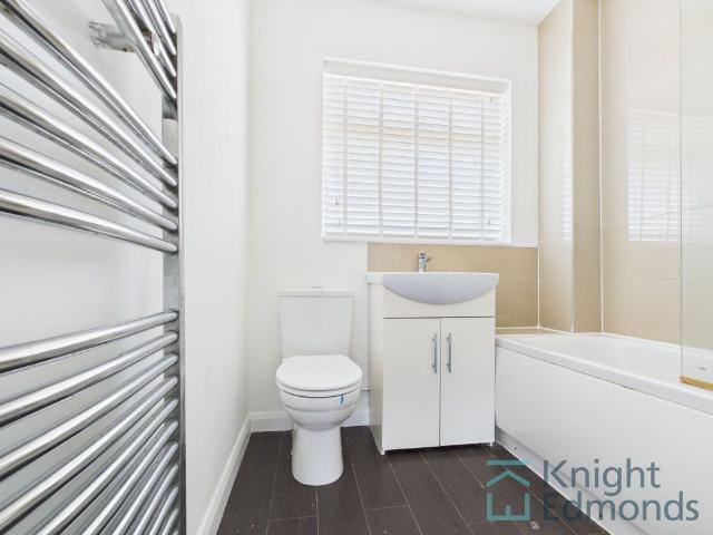 2 bed end of terrace house to rent in Gadby Road, Sittingbourne, ME10