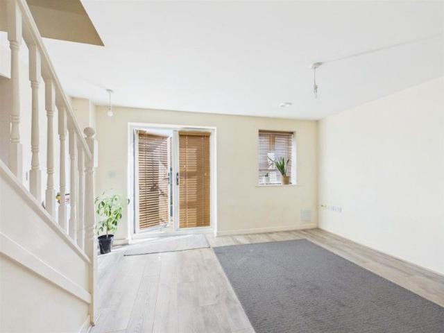 2 BED End of terrace house To rent
