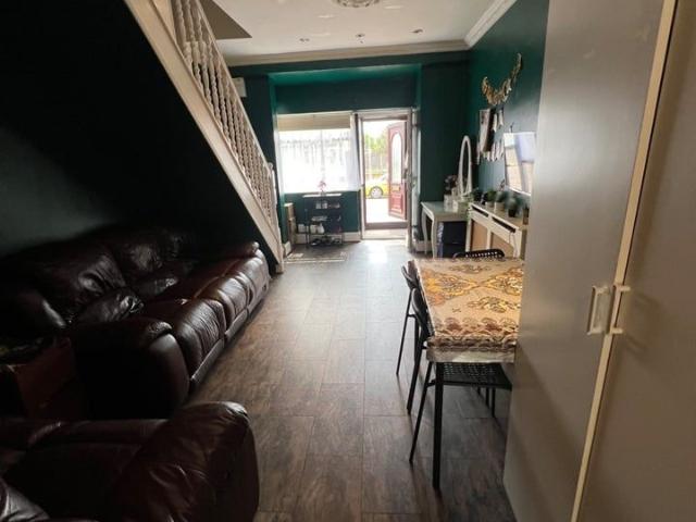 2 Bed End Terrace, Abbey Road, IG2