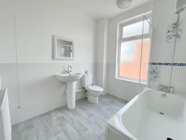 2 Bed End Terrace, Glenthorpe Avenue, LS9