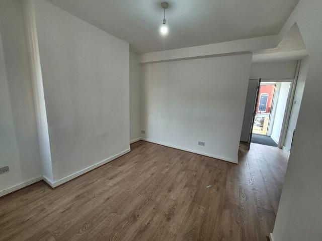 2 Bed End Terrace, Kilburn St, L21