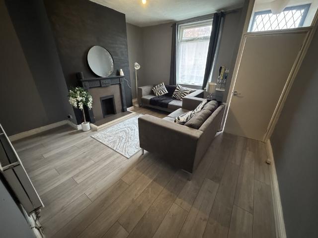 2 Bed End Terraced House for rent