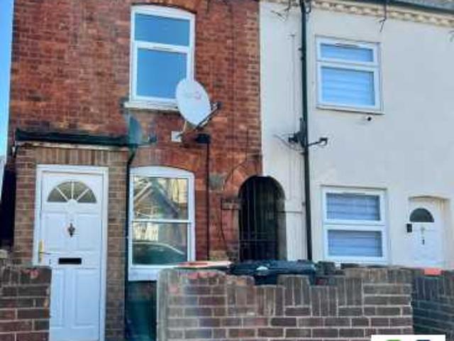 2 Bed End Terraced House, Rear Garden Bedford Close to Hospital, A6/M1 Parking available