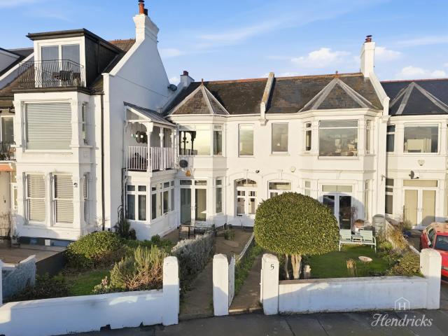 2 Bed For Sale in Westcliff on sea