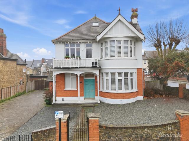 2 Bed For Sale in Westcliff on sea