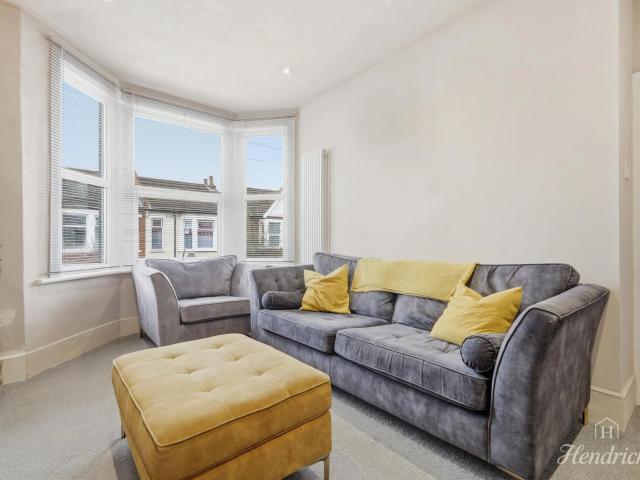 2 Bed For Sale in Southend on sea