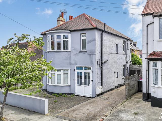 2 Bed For Sale in Southend on sea