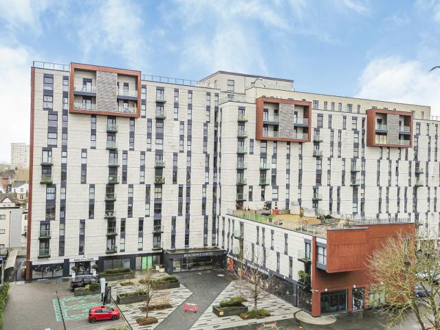 2 Bed For Sale in Southend on sea