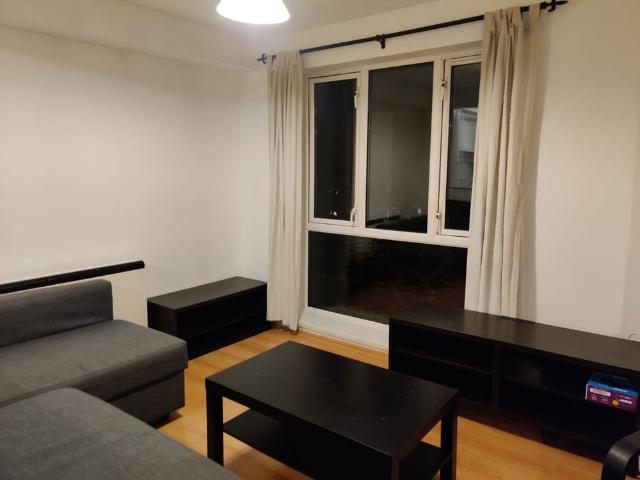 2 Bed Flat, Muggeridge Close, CR2