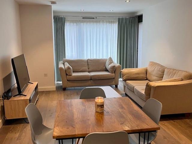 2 Bed Flat, Macaulay Road, SW4