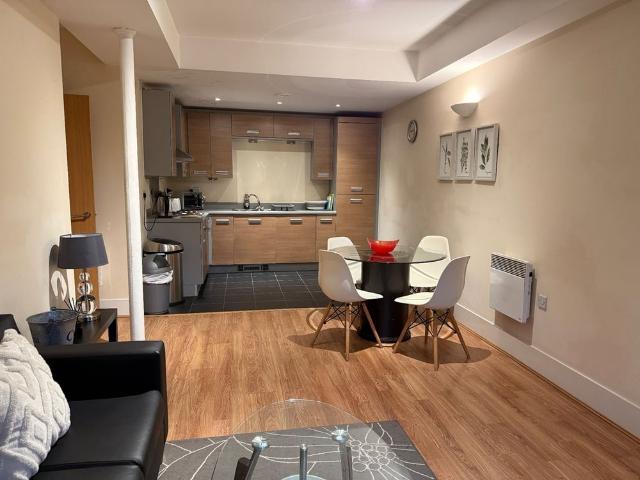 2 Bed Flat, Macintosh Mills, M1