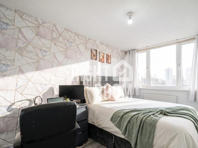 2 Bed Flat, Maidstone House, Carmen Street E14, 2 bed flat to rent, £2,200 pcm | PrimeLocation