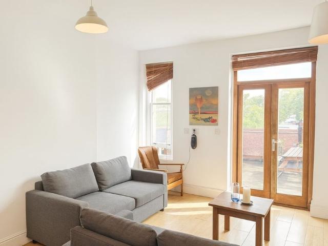 2 Bed Flat, Mare St, E8