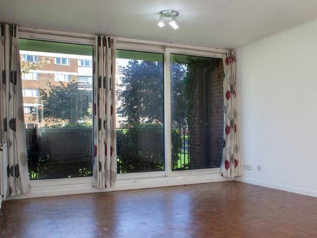 2 Bed Flat, Marryatt Court, W5