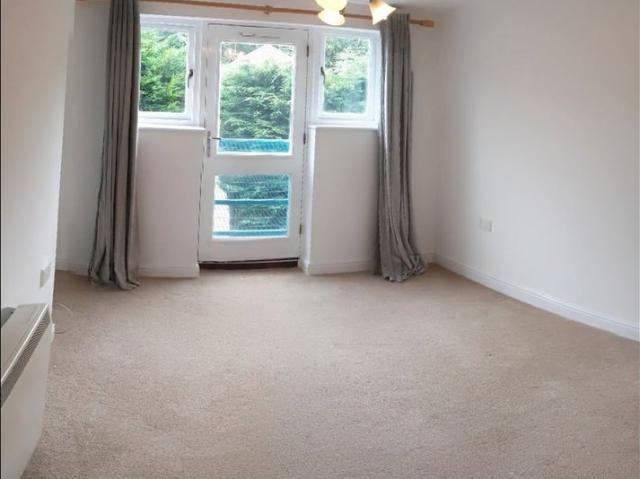 2 Bed Flat, Marshland Square, RG4