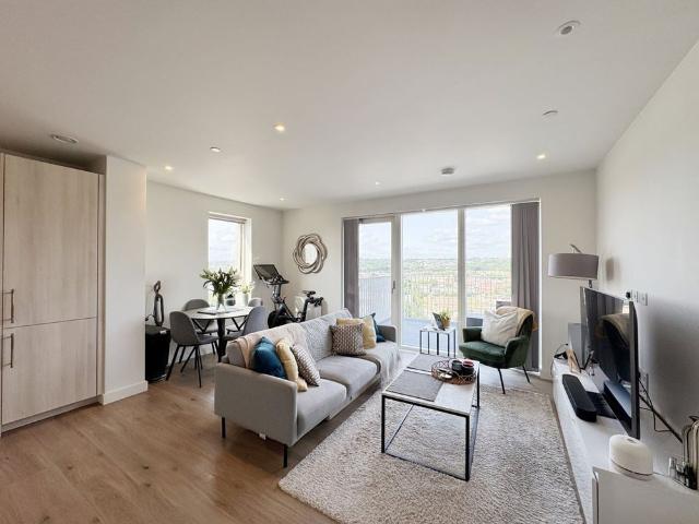 2 Bed Flat, Mary Neuner Road, N8