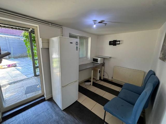 2 Bed Flat, Mayesbrook Road, IG3