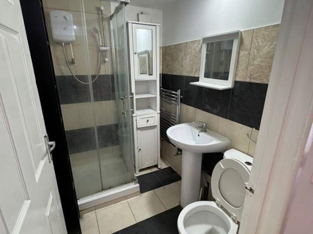 2 Bed Flat, Mayesbrook Road, IG3