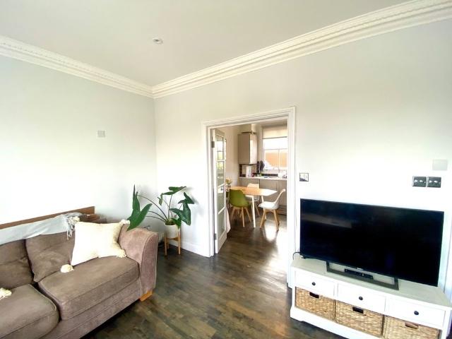 2 Bed Flat, Mayford Road, SW12