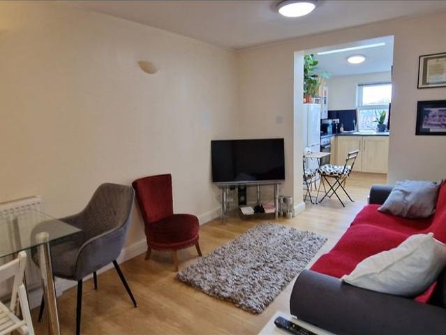 2 Bed Flat, Meanwood Road, LS6