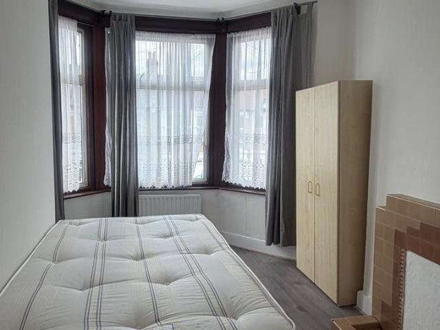 2 Bed Flat, Meads Road, N22