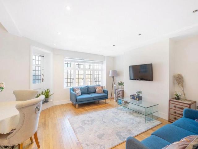 2 Bed Flat, Medway Street, SW1P