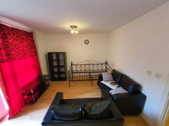 2 Bed Flat, Memorial Height, IG2
