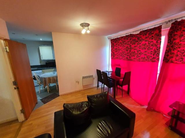 2 Bed Flat, Memorial Height, IG2