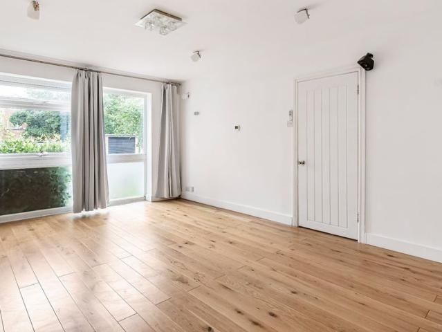 2 Bed Flat, Messenger Court, SW15
