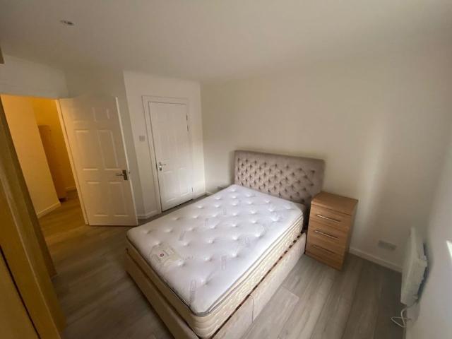 2 Bed Flat, Meridian Place, E14
