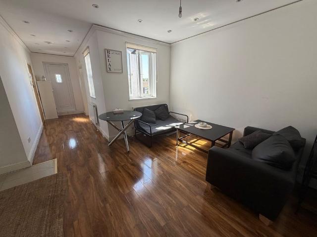 2 Bed Flat, Merton Road, SW18