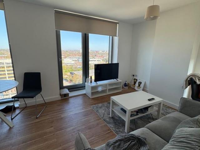 2 Bed Flat, Michigan Avenue, M50