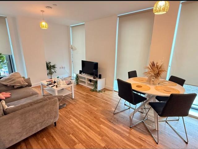 2 Bed Flat, Michigan Point, M50