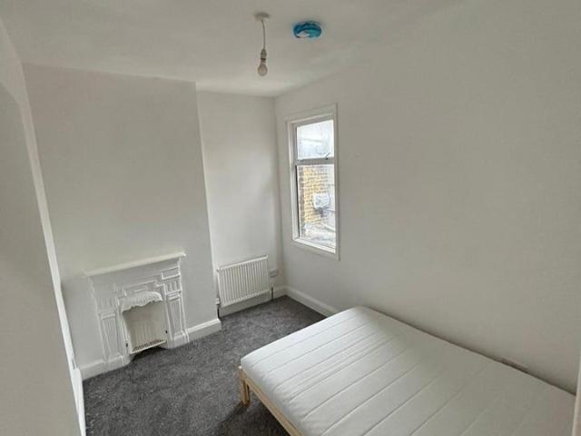 2 Bed Flat, Mitcham Road, CR0
