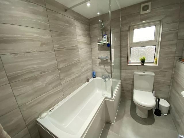 2 Bed Flat, Moorland Hall, LS3
