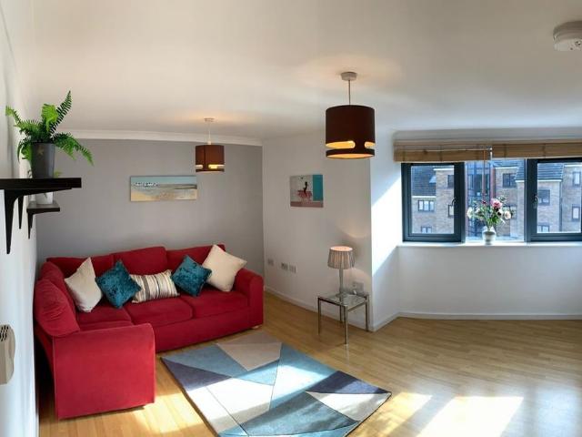 2 Bed Flat, Monteagle Way, E5