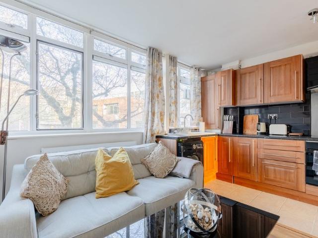 2 Bed Flat, Moscow Road, W2