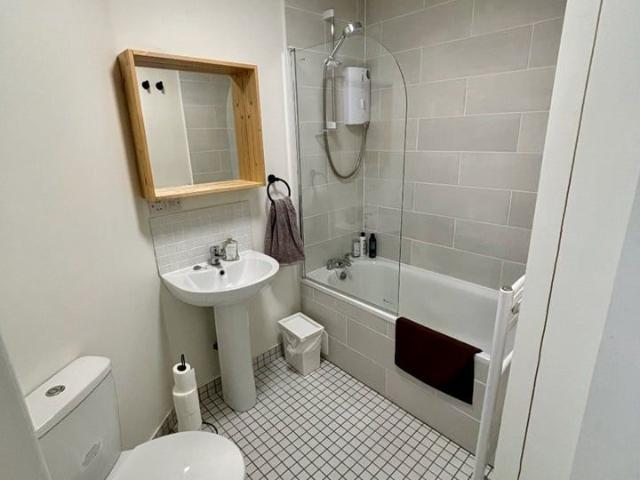 2 Bed Flat, Morningside Road, EH10