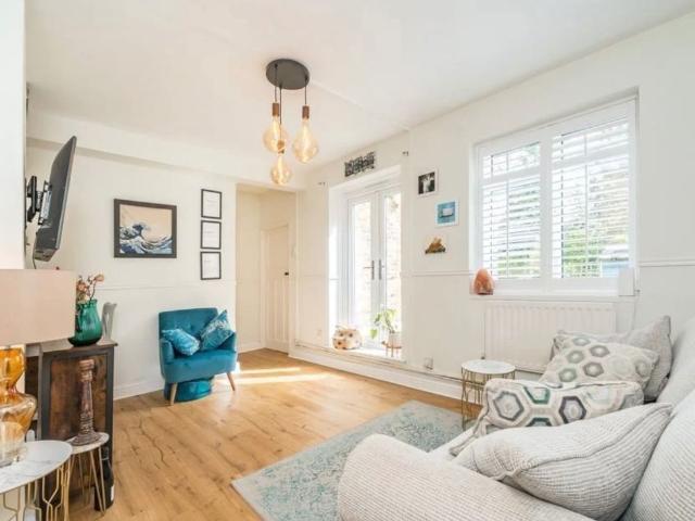 2 Bed Flat, Moreton House, SW17