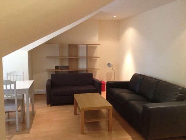 2 Bed Flat, Mount Nod Road, SW16