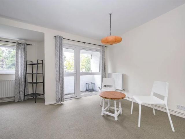 2 Bed Flat, Nursery Close, SW15
