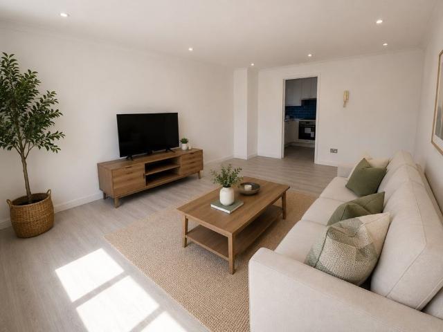 2 Bed Flat, Naish House, SW19