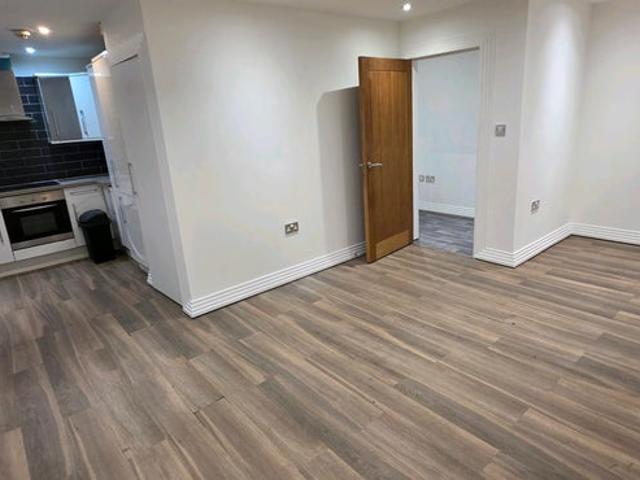 2 bed flat, near all amenaties Northenden m22