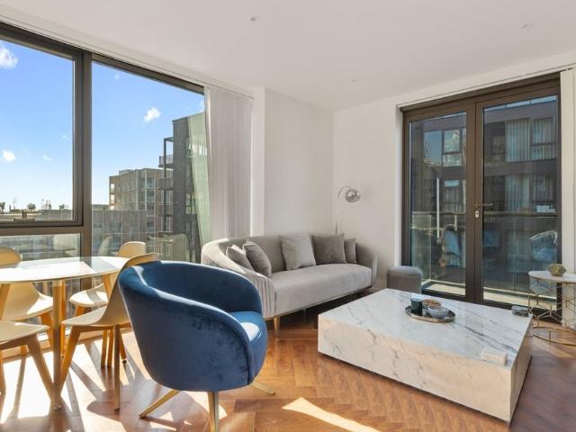 2 Bed Flat, New Union Square, SW11