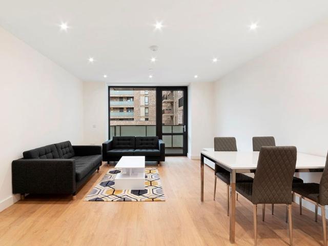 2 Bed Flat, New Village Avenue, E14