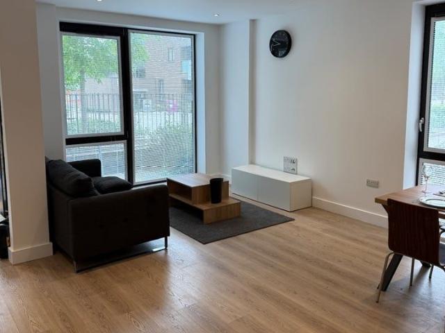2 Bed Flat, New Village Avenue, E14