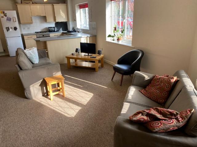 2 Bed Flat, Newbold Walk, M15