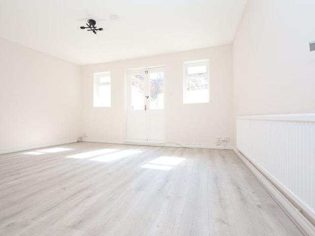 2 Bed Flat, Newington Green Road, N1