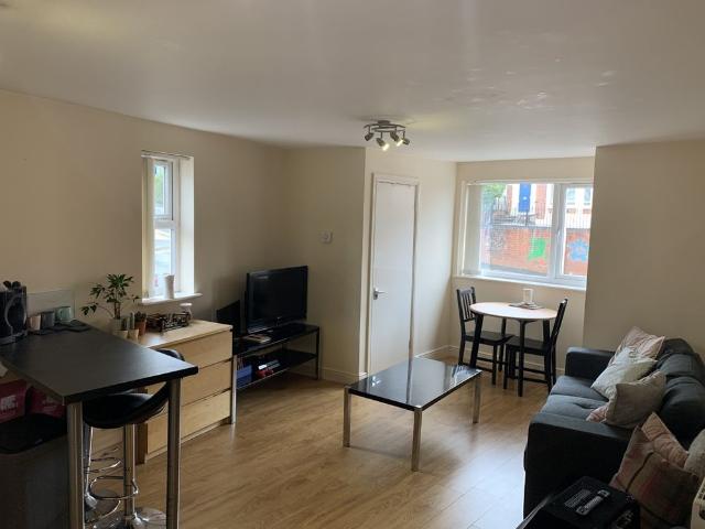 2 Bed Flat, Newland House, LS6